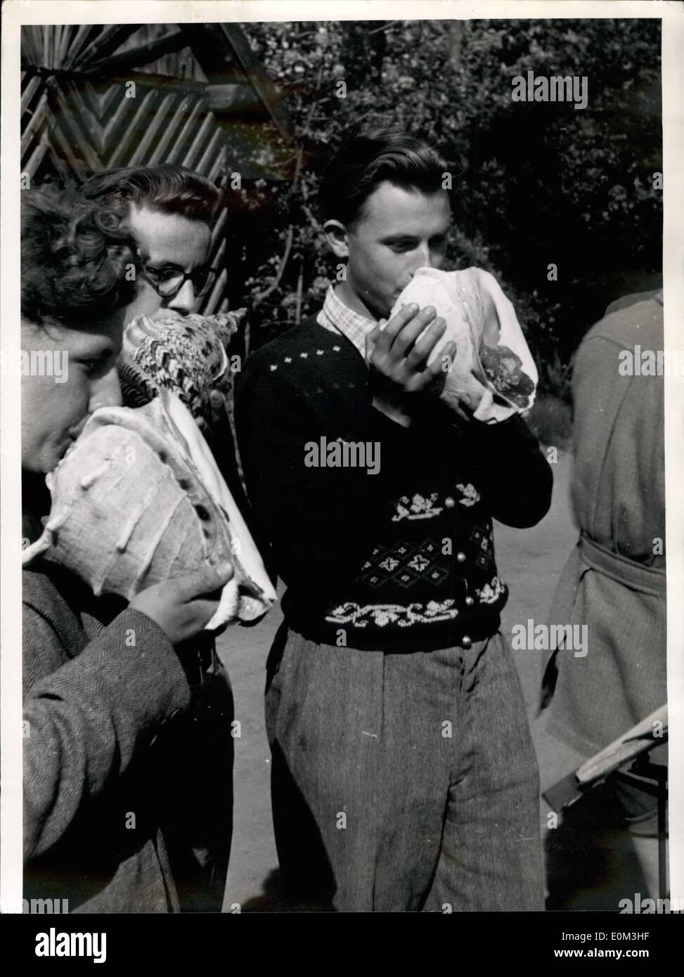 May 05, 1953 - Large and small shells are used by German missionaries ...