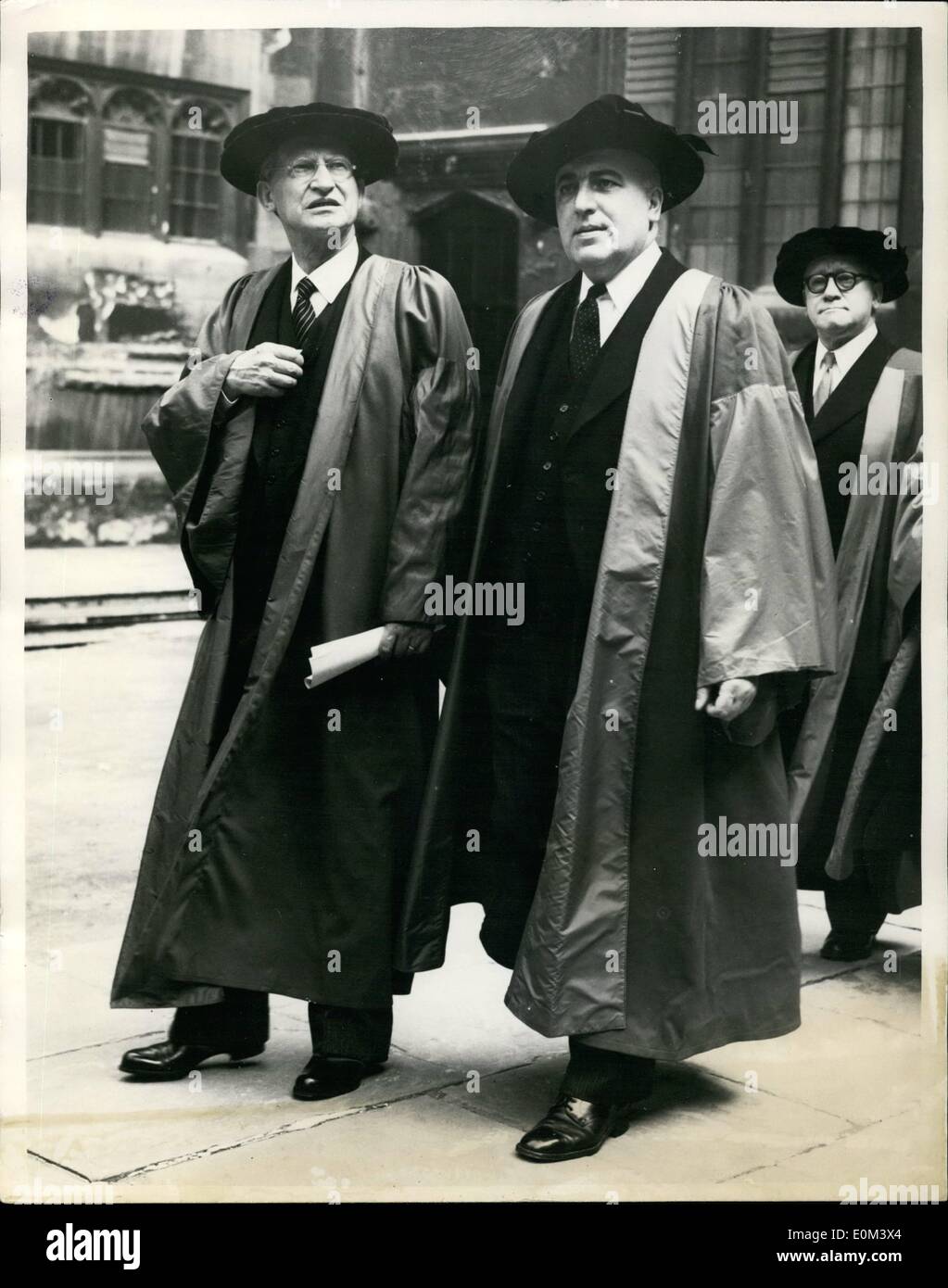 Jun. 06, 1953 - Italian Premier receives Degree at Oxford: Signor De ...