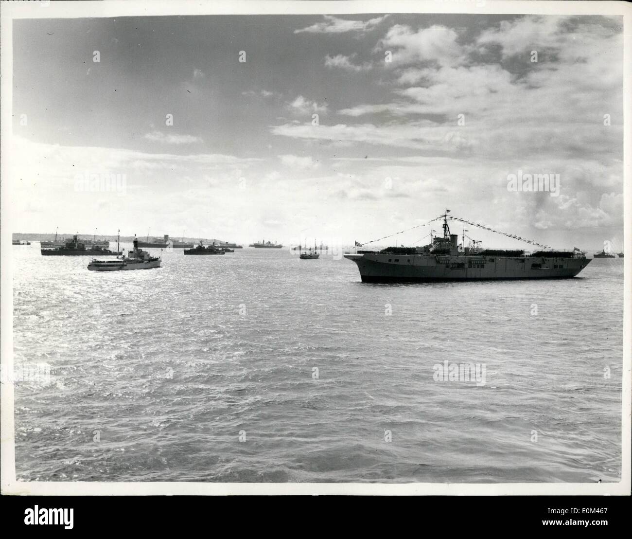 Ships at spithead hi-res stock photography and images - Alamy