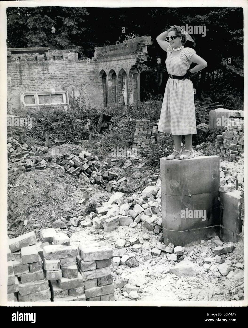 Jul. 24, 1953 - Daphne Padel builds a House and beats the price ring ...