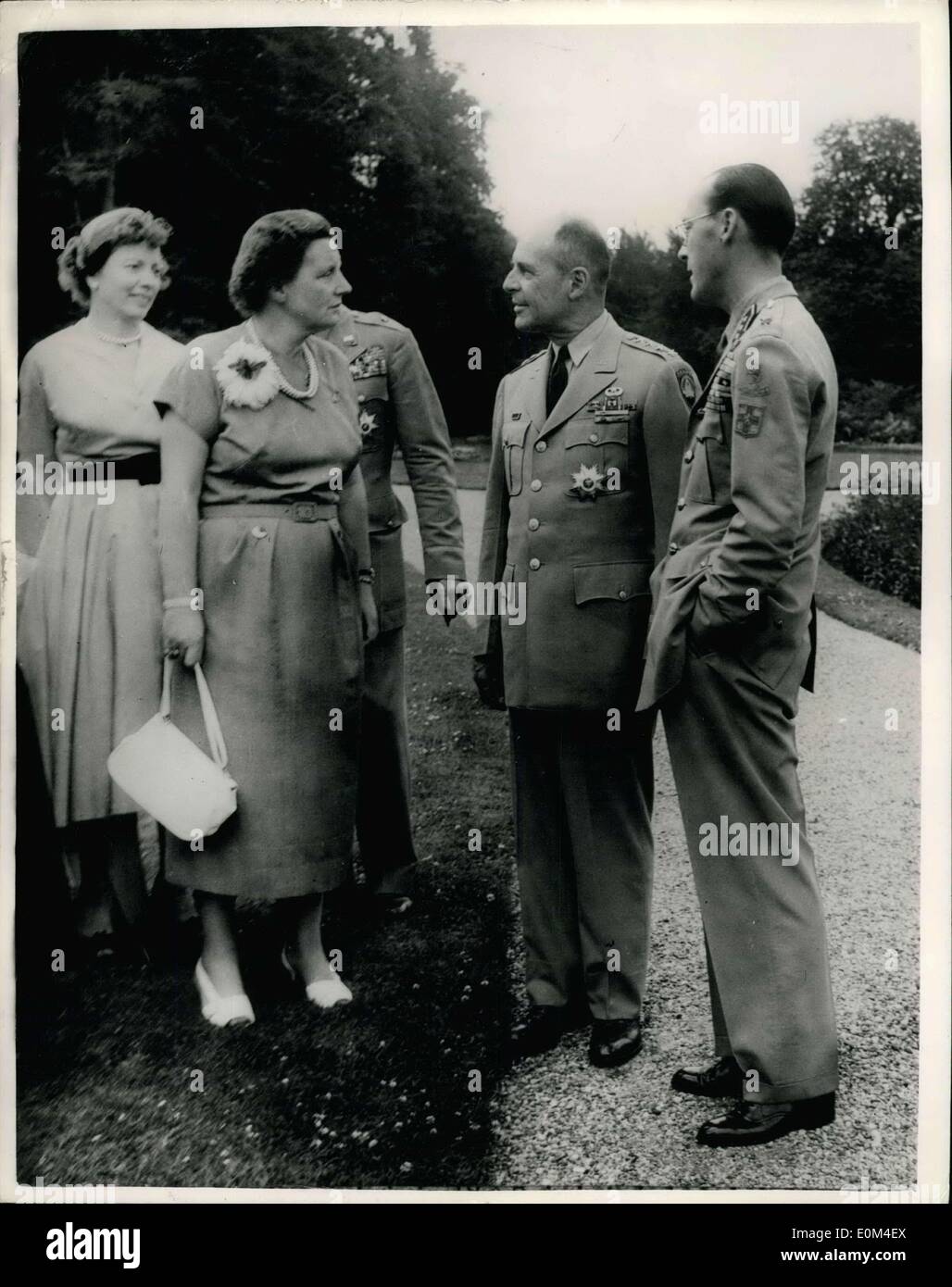 Jun. 26, 1953 - Queen Juliana invests General Ridgeway: General ...