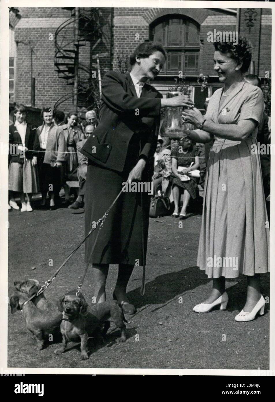 Jul. 05, 1953 - Pictured here is Mrs. Tamara Strauss as she wins a ...