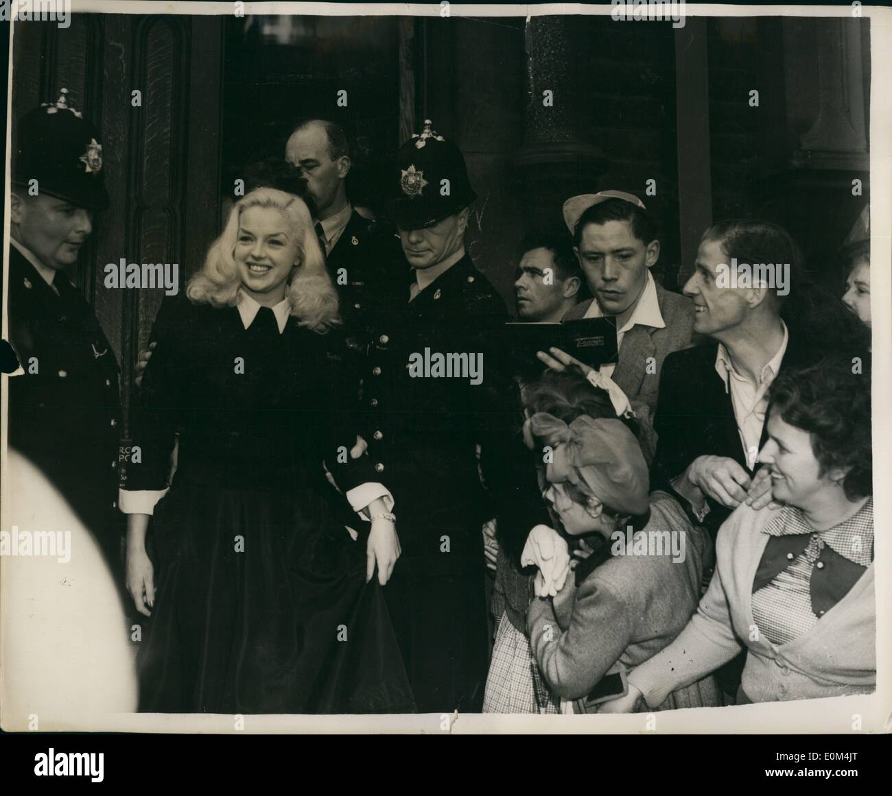 Diana dors 1953 hi-res stock photography and images - Alamy