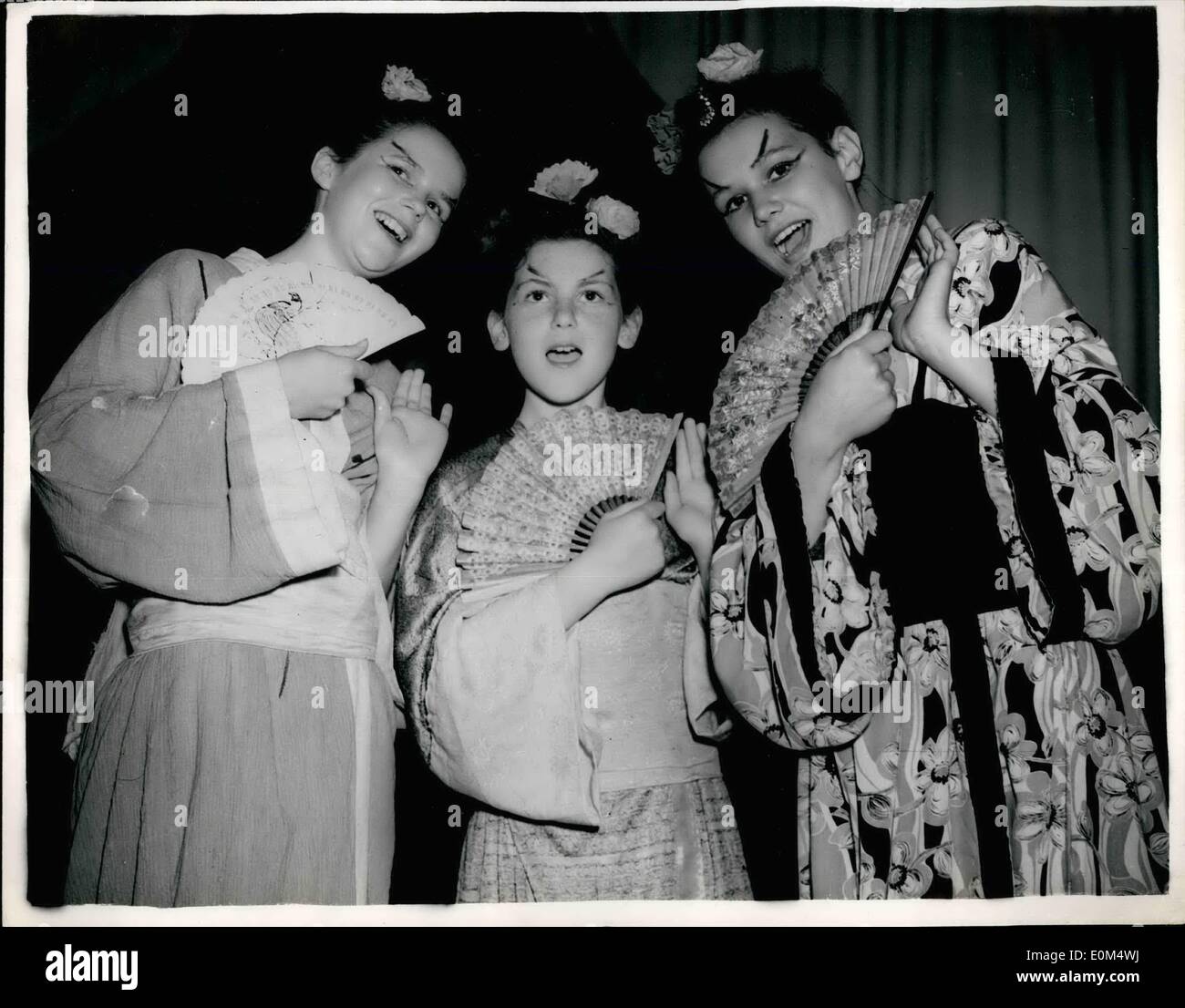 Geisha girl historical hi-res stock photography and images - Alamy
