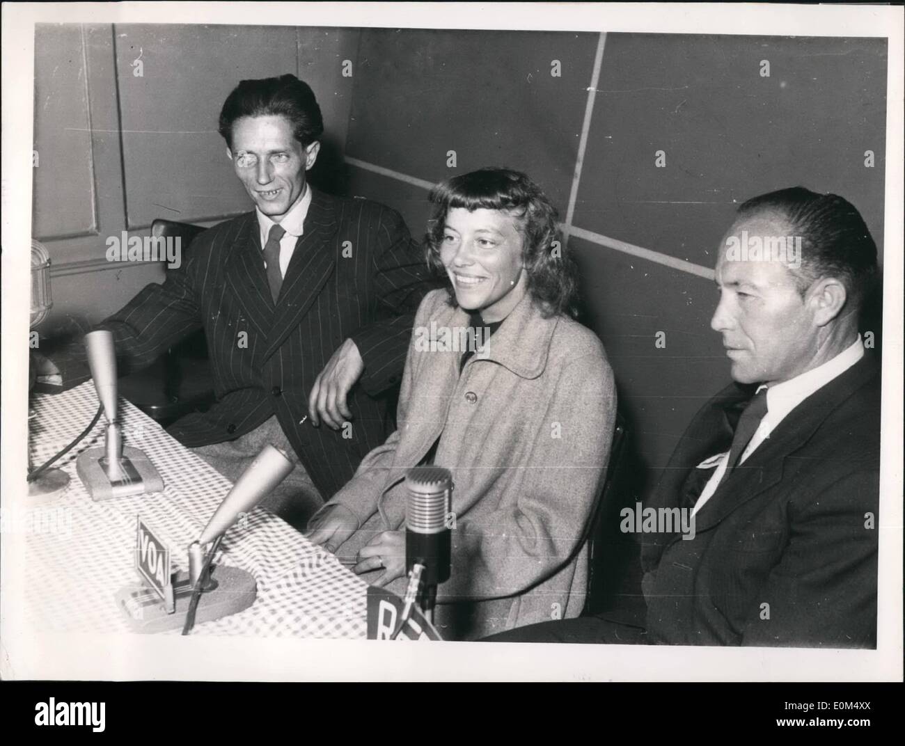 July 1953 hi-res stock photography and images - Alamy