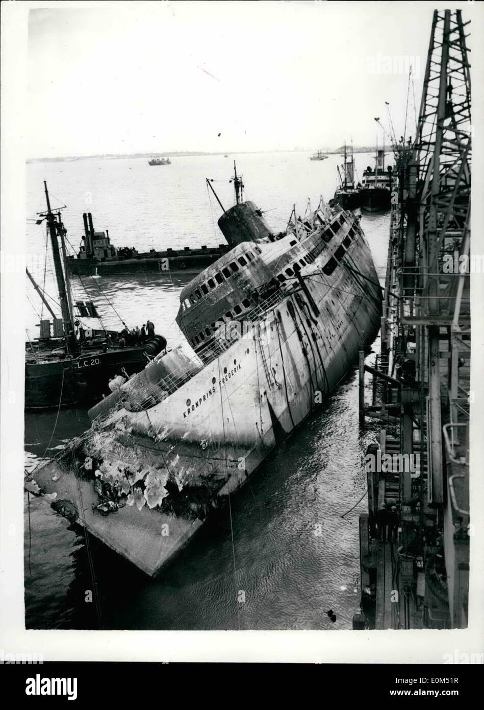 Raising a sunken ship hi-res stock photography and images - Alamy