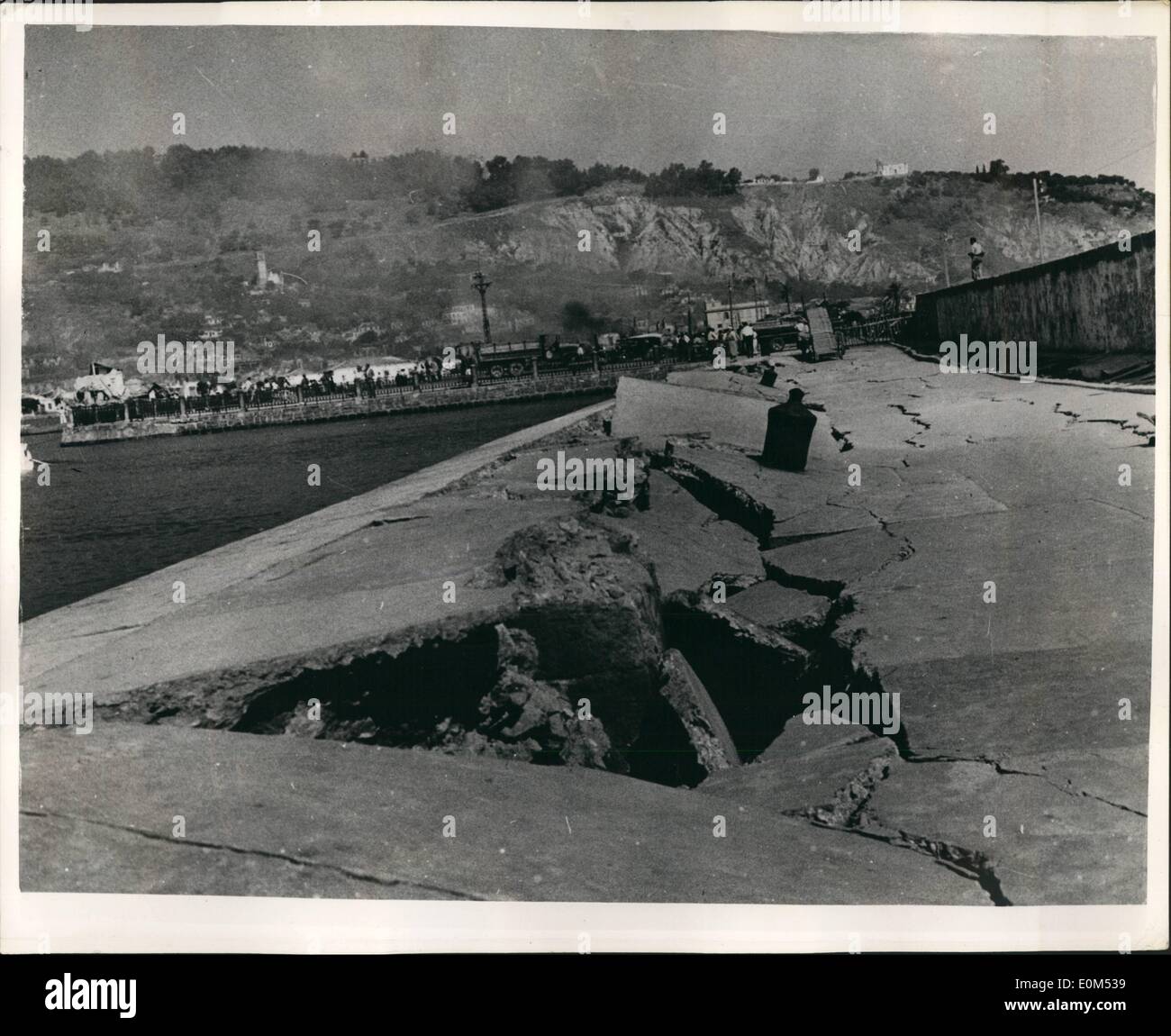 Aug. 08, 1953 - Greek Earthquake disaster: Photo shows great gaps ...