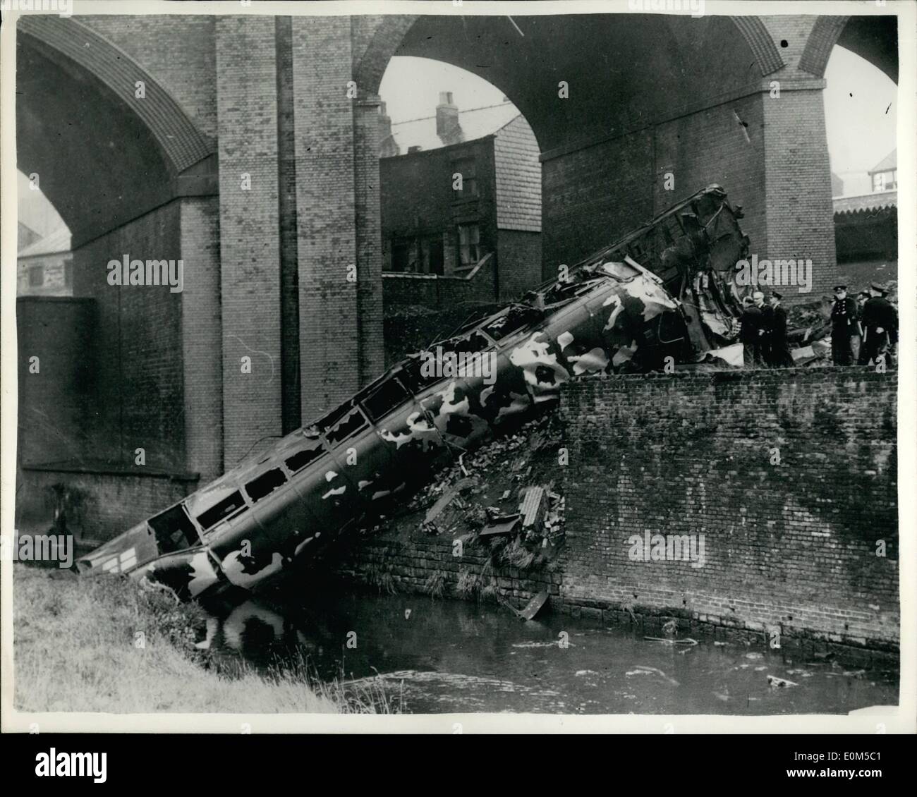 Aug. 08, 1953 - 10 Killed And 60 Injured In Train Crash At Manchester ...