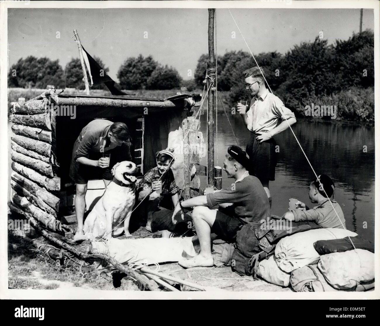 Aug. 13, 1953 - The Kon TIki boys comes cruising down the Thames.: Old ...