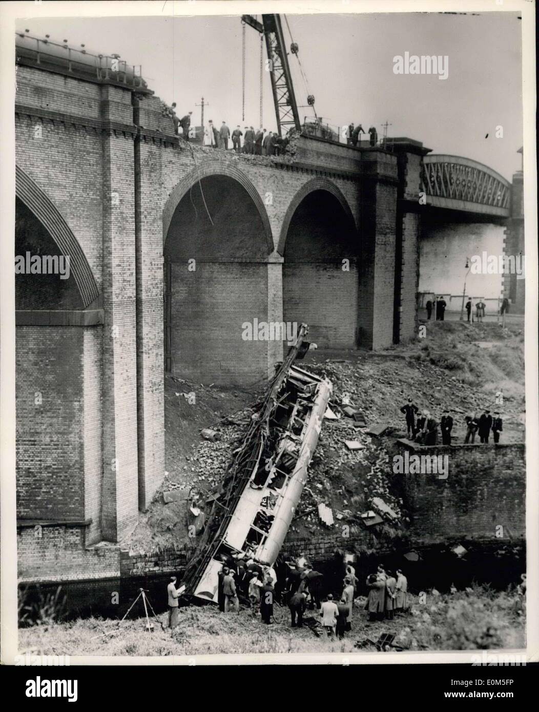 Aug. 16, 1953 - 10 Killed And 60 Injured In Train Crash At Manchester ...