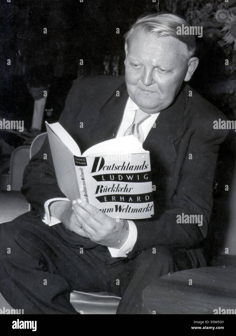 Ludwig erhard book hi-res stock photography and images - Alamy
