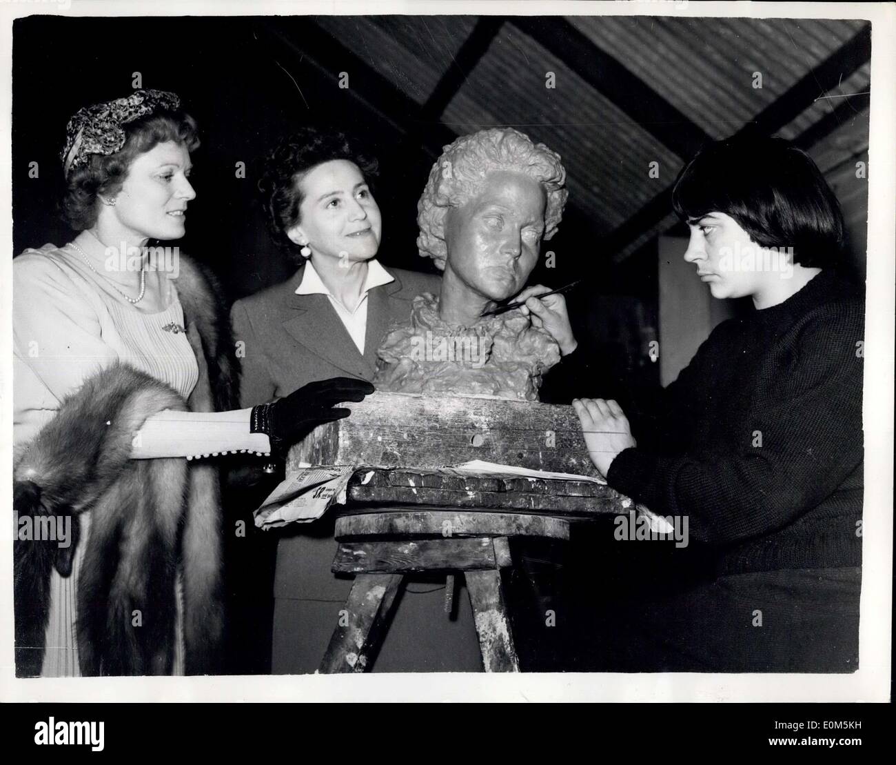 Jul. 10, 1953 - Anna Neagle buys Portrait byst of Odette..10.7.53. made ...