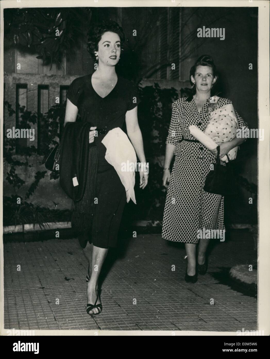 Sep. 09, 1953 - Elizabeth Taylor on a visit to Rome. Popular star looks ...