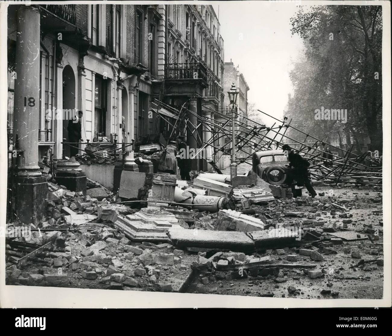 Cornice collapse hi-res stock photography and images - Alamy