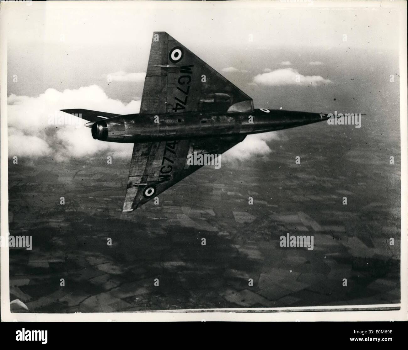 First in flight photograph fairey delta 2 hi-res stock photography and ...