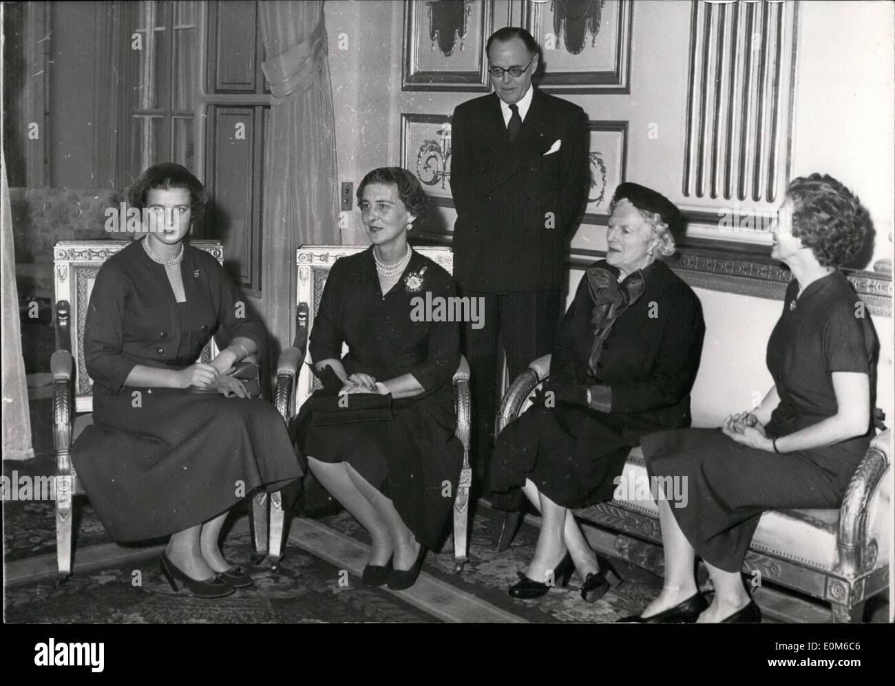 British embassy paris hi-res stock photography and images - Alamy