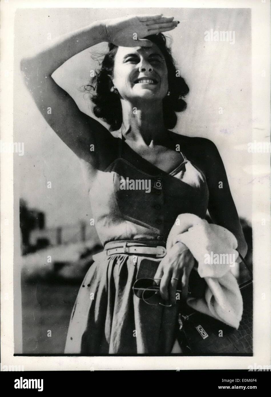 Sep. 09, 1953 - Duke's wife watches as husband breaks world air speed ...