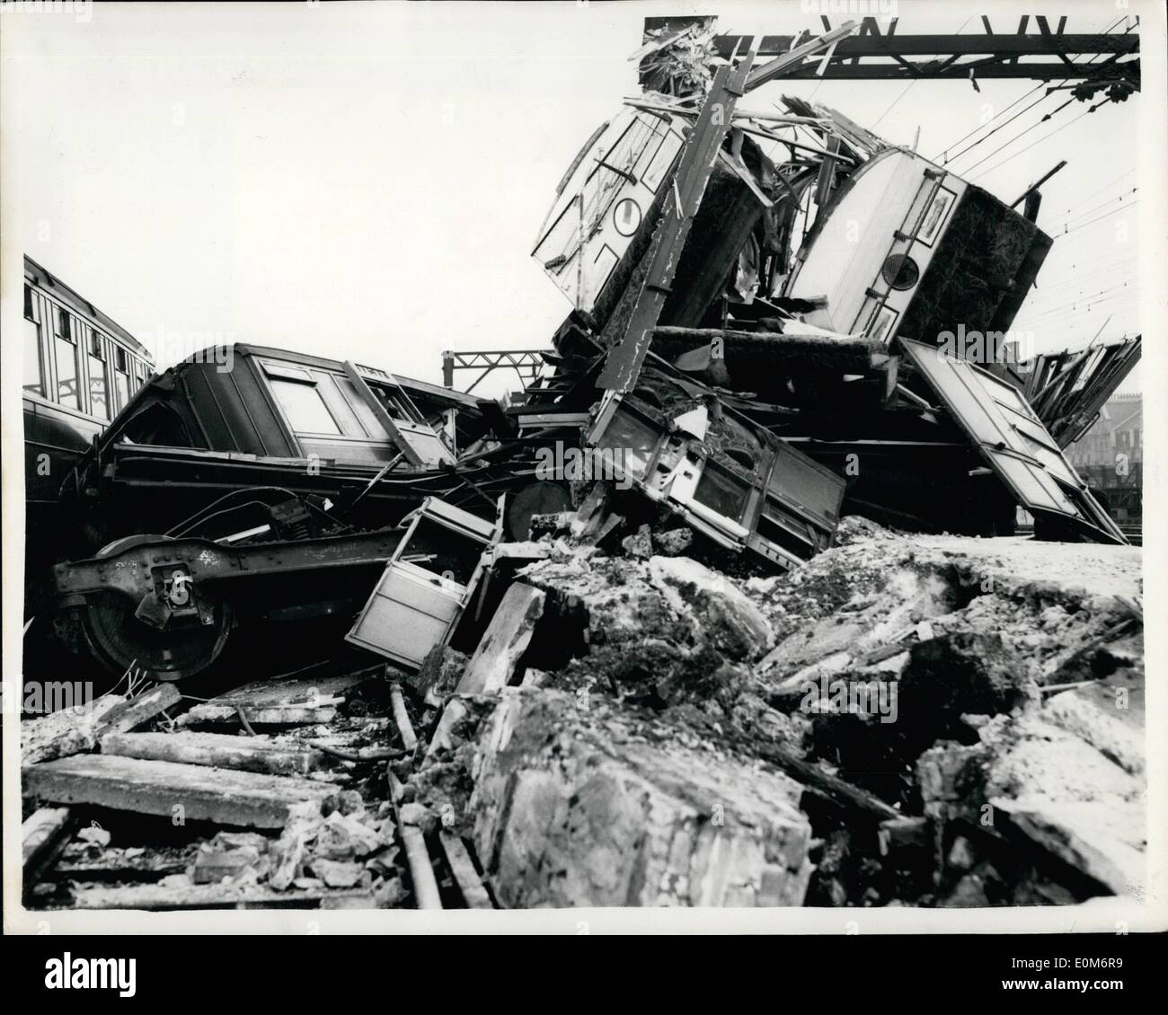 Sep. 09, 1953 - Rail Crash At Bethnal Green. Four Coaches Derailed And ...