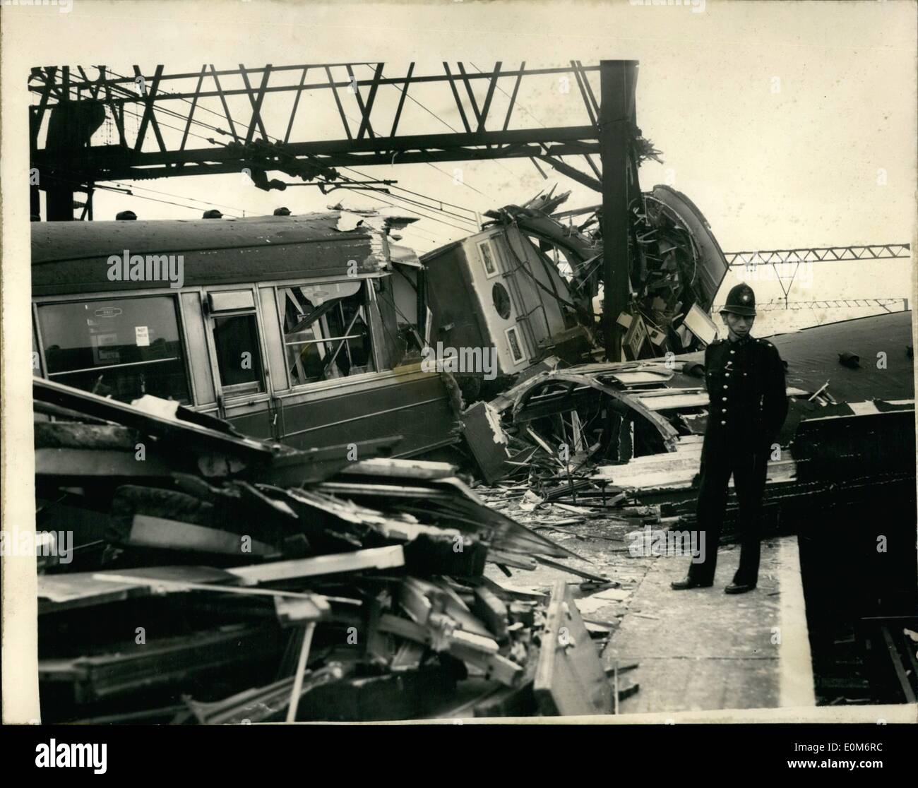 Sep. 09, 1953 - Rail Crash at Bethnal Green. Four Coaches Derailed and ...