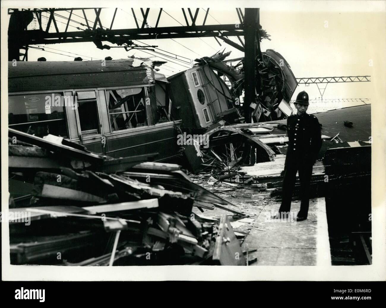 Sep. 09, 1953 - Rail Crash At Bethnal Green Four Coaches Derailed And ...