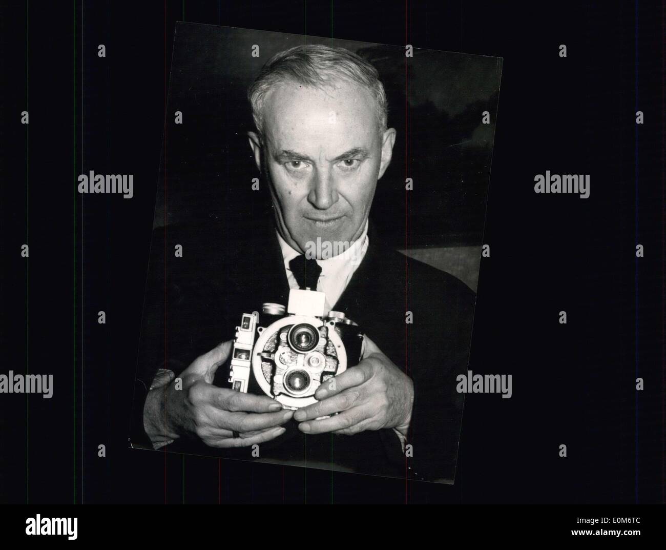 Doreka first double reflex camera hi-res stock photography and images ...