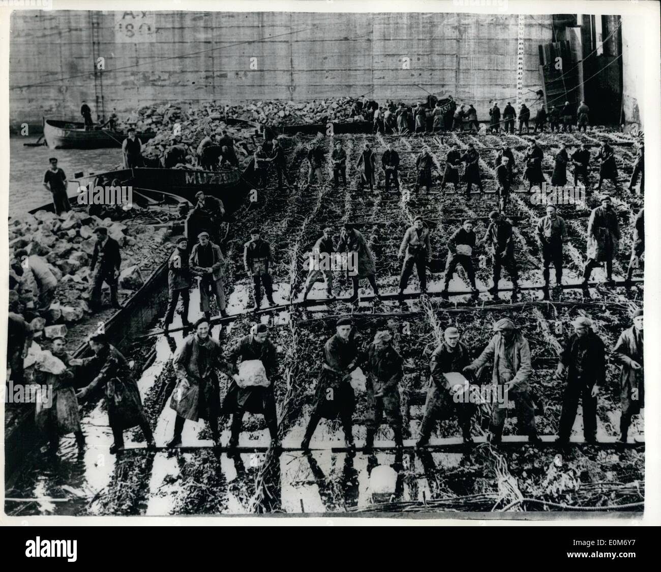 Caissons hi-res stock photography and images - Alamy