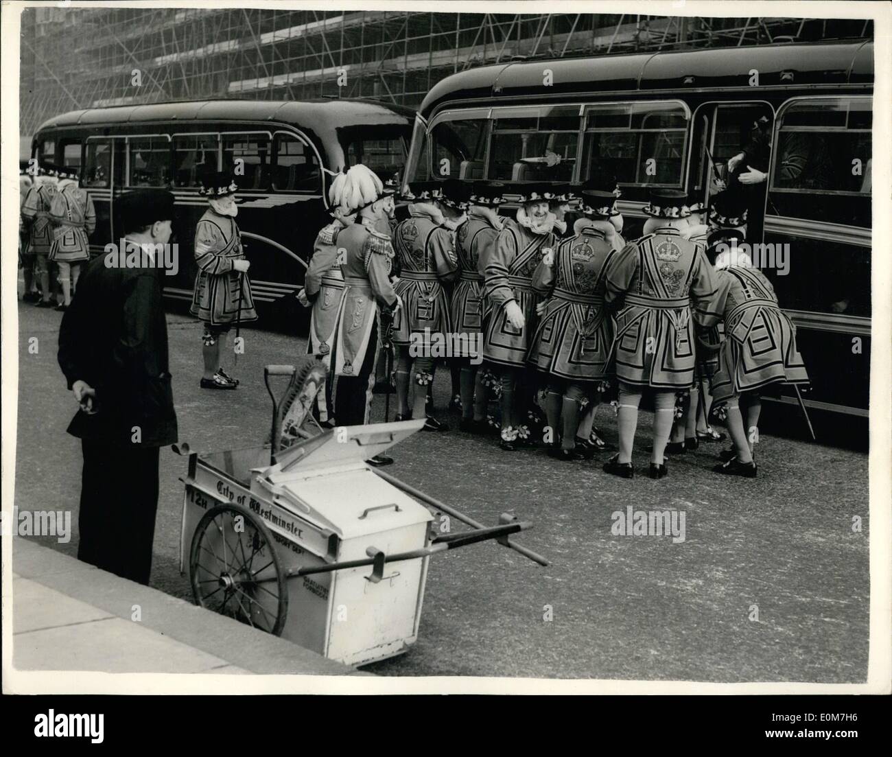 Nov. 11, 1953 - State Opening Of Parliament Crossing Sweeper Watches ...