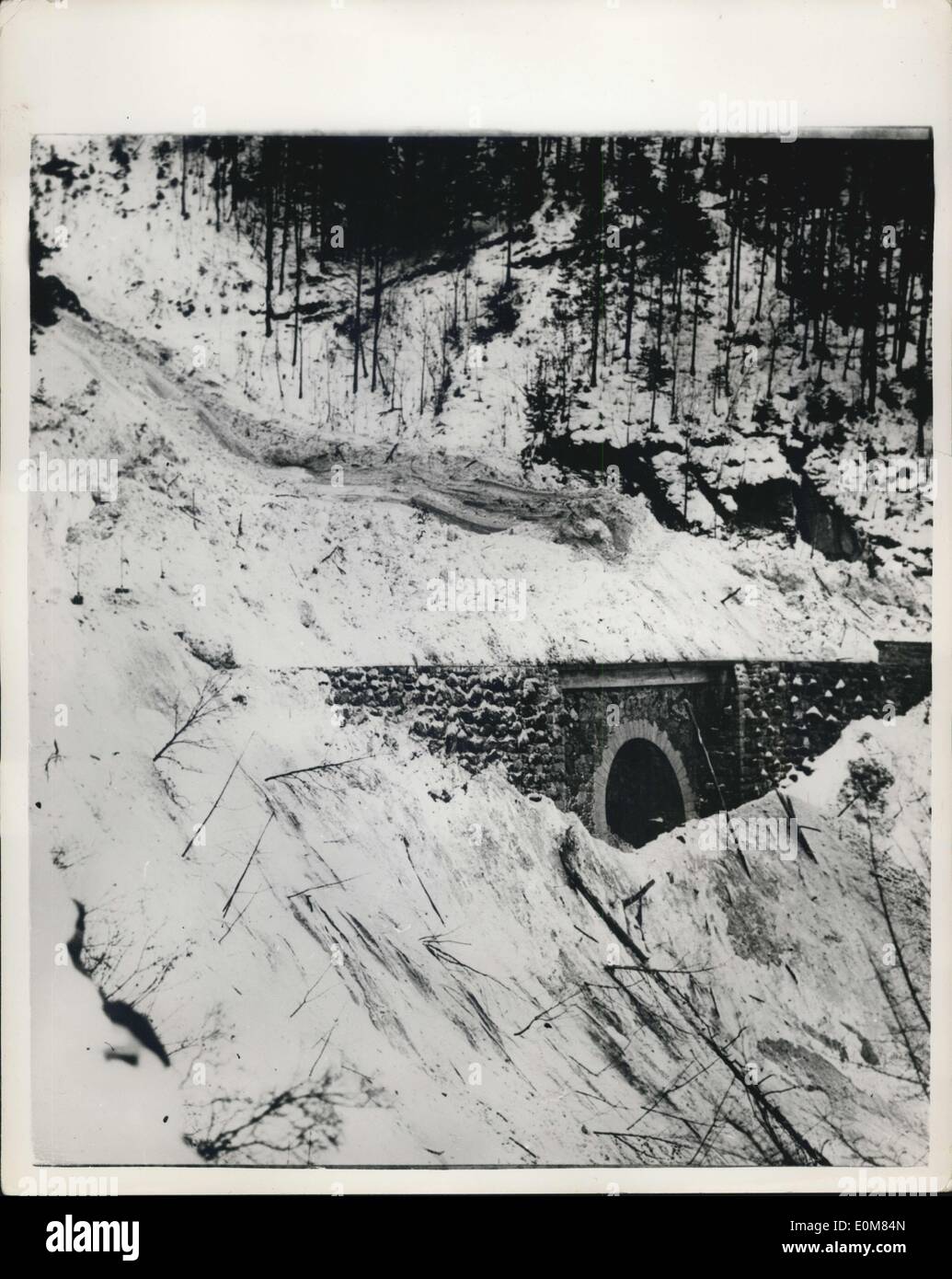 Village blons buried avalanches hi-res stock photography and images - Alamy