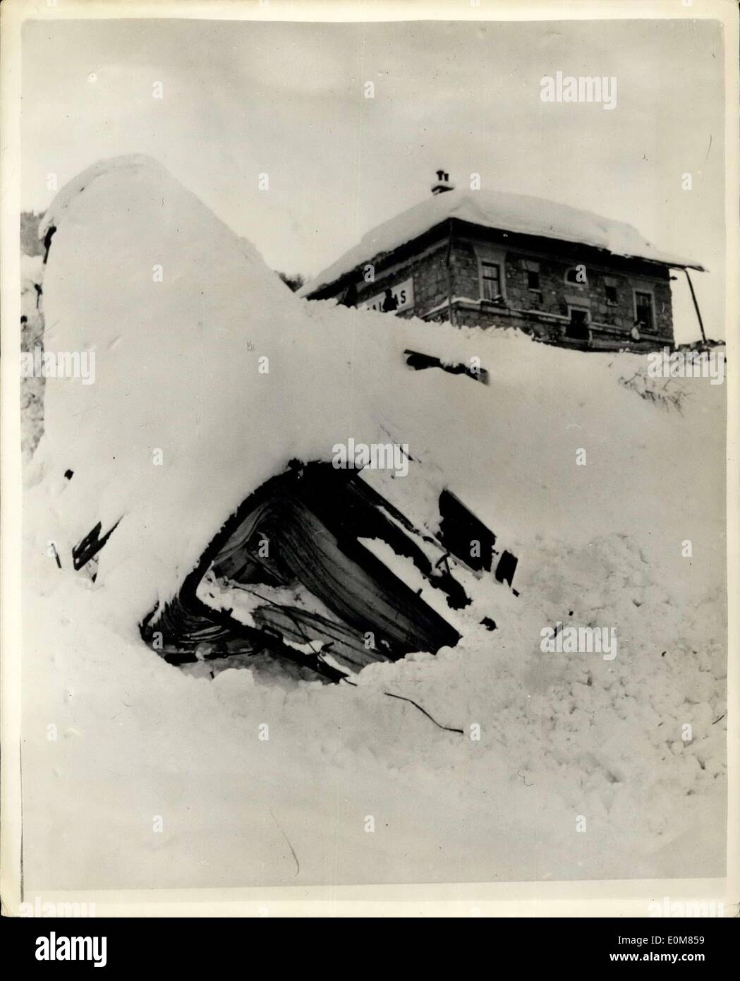Jan. 18, 1954 - The Great Dig out goes on Following Austrian Avalanche ...