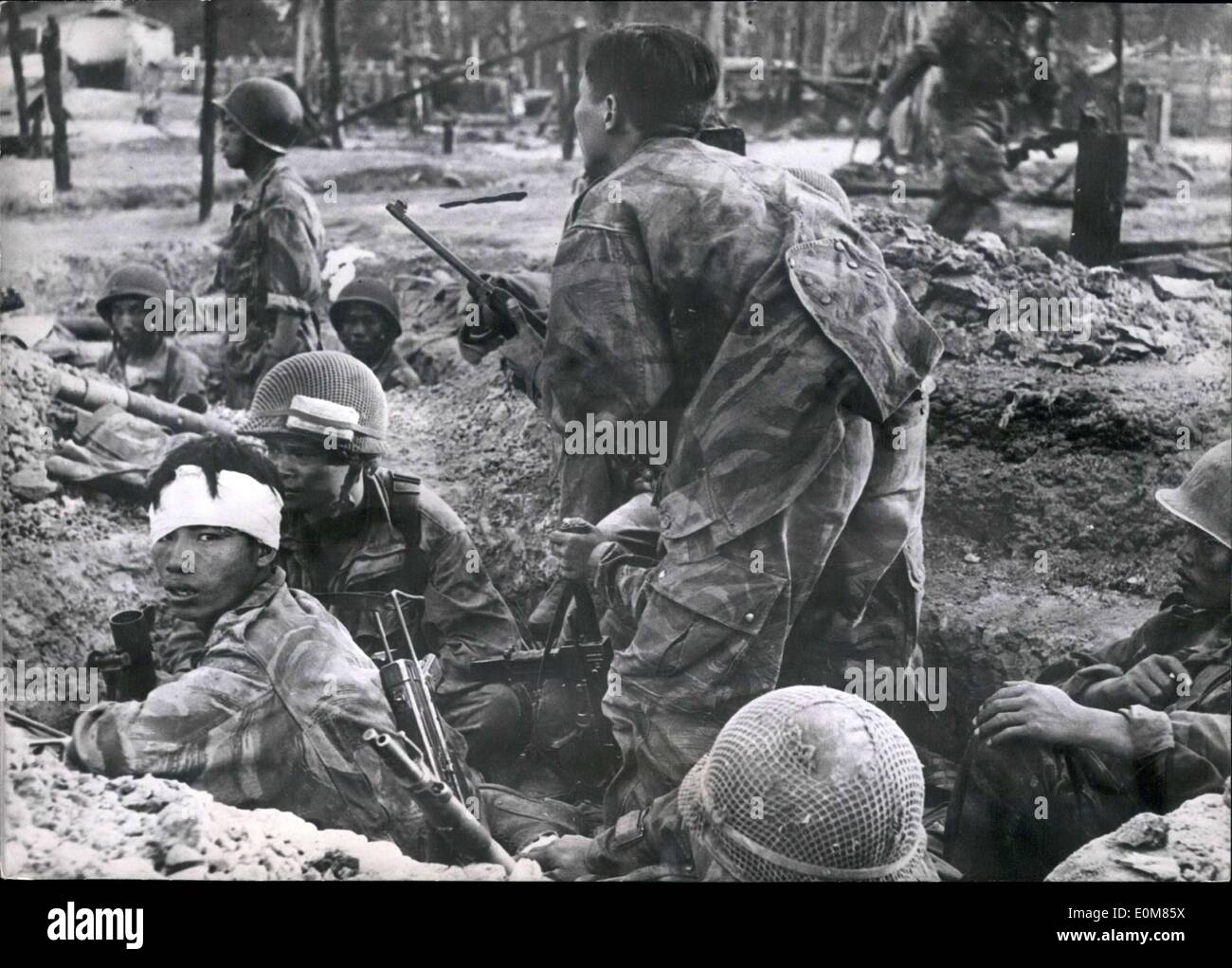 Jan. 20, 1954 - Parachutists in the Vietnam war zone with injured Stock ...