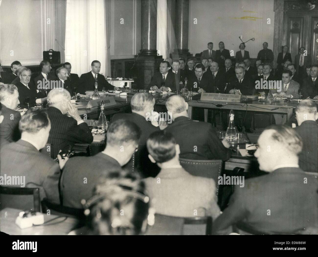 French conference room hi-res stock photography and images - Alamy