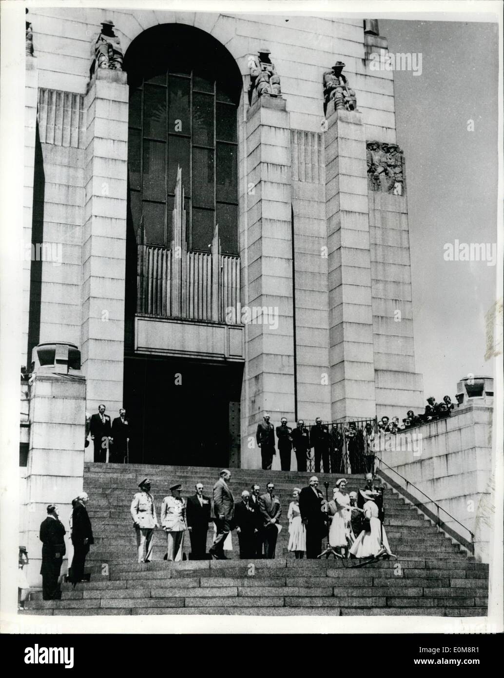 Royal tour 1954 hi-res stock photography and images - Alamy