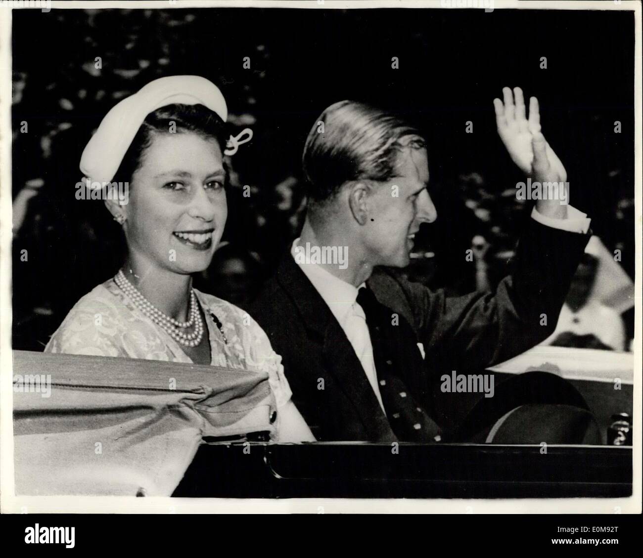Feb. 11, 1954 - Royal Australian tour - Original picture. Photo shows ...