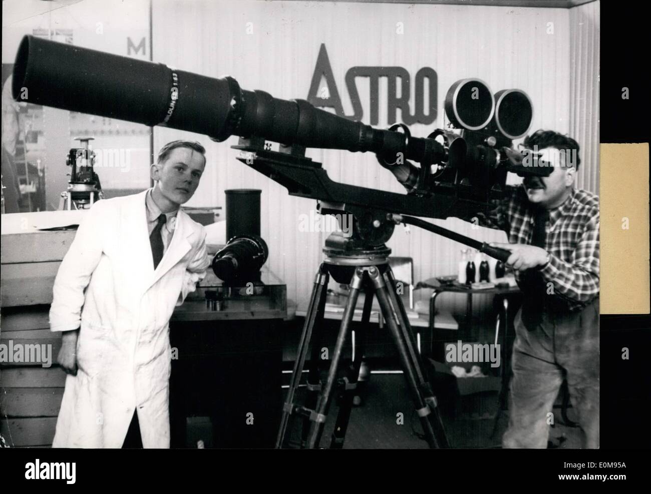 Apr. 04, 1954 - Like a gun...... looks this new Astro-Tele-Objective ...