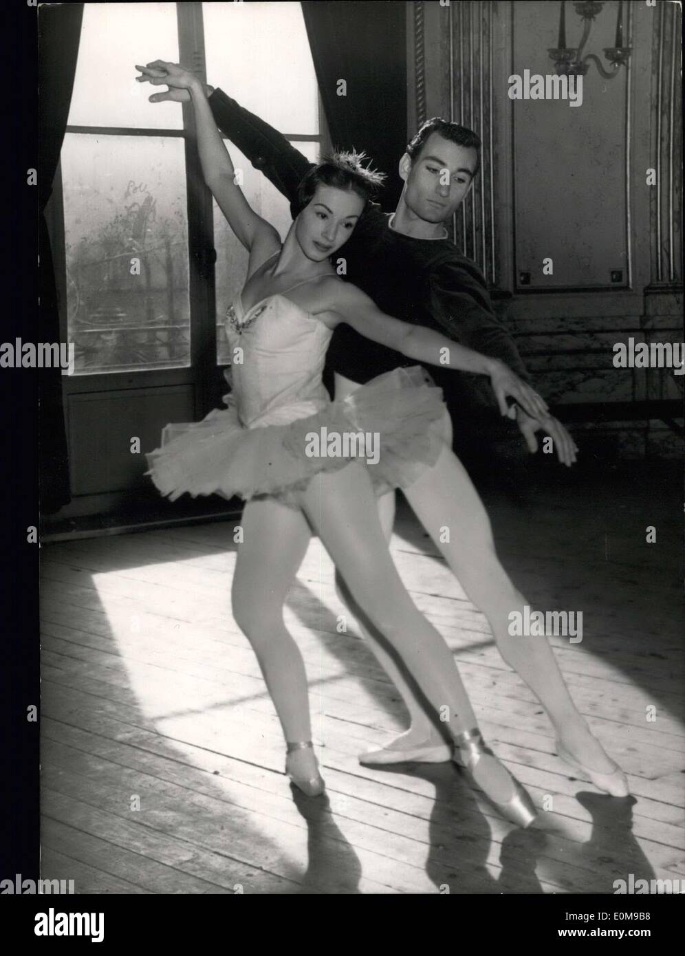 Mar. 01, 1954 - Los angels ballet arrives in Paris : Wilda Taylor and ...