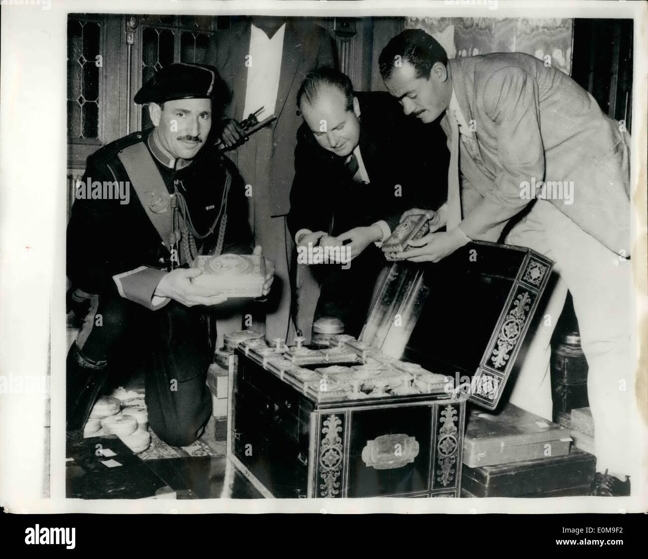 Mar. 03, 1954 - EX-KING FAROUK'S SILVER PLATE AUCTIONED.. TOILET SET ...