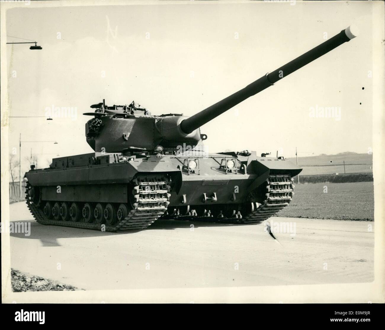Apr. 04, 1954 - ''The Conqueror'' The Army's New Heavy Gun Tank On Show ...