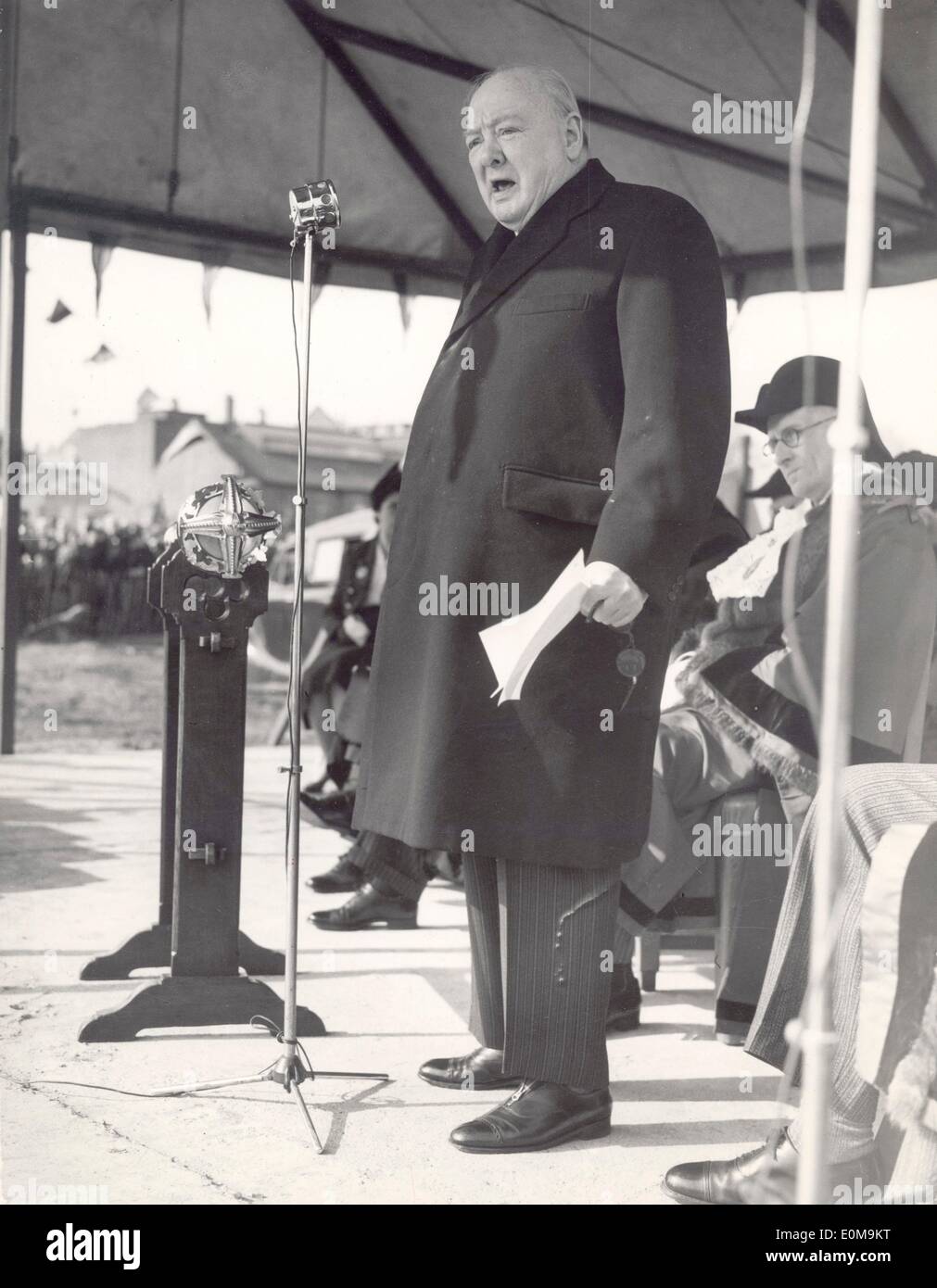 Winston churchill speech hi-res stock photography and images - Alamy