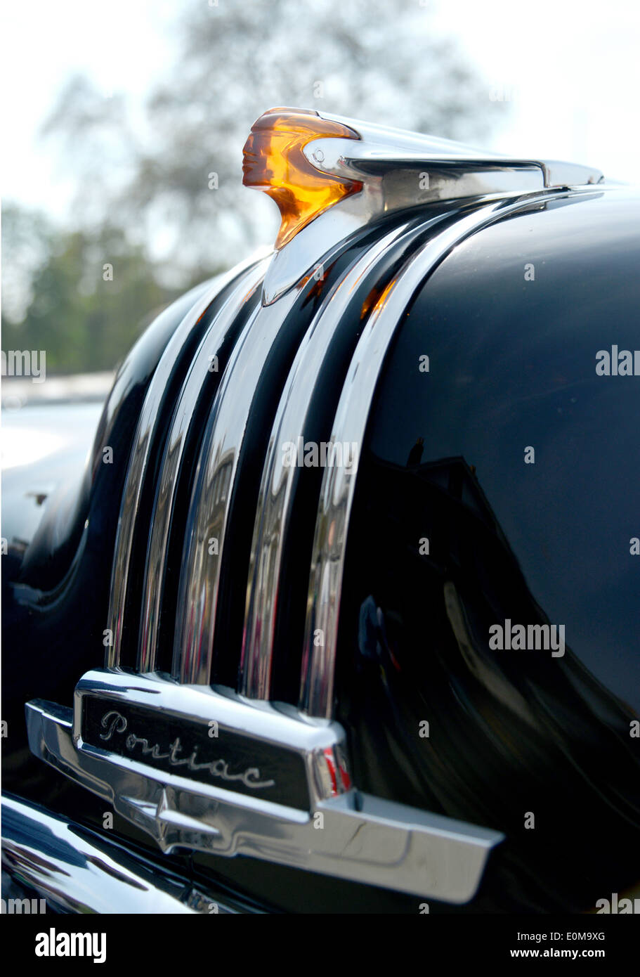 Chatham dockyard classic car show hi-res stock photography and images ...