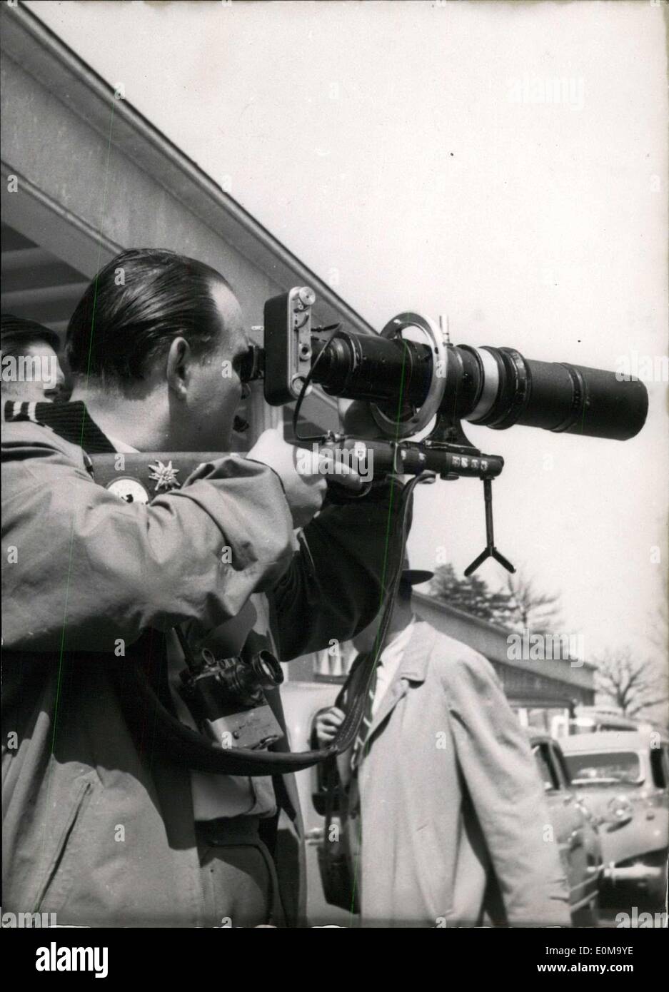 Apr. 27, 1954 - Long Focus Camera throws Chinese guards into panick ...
