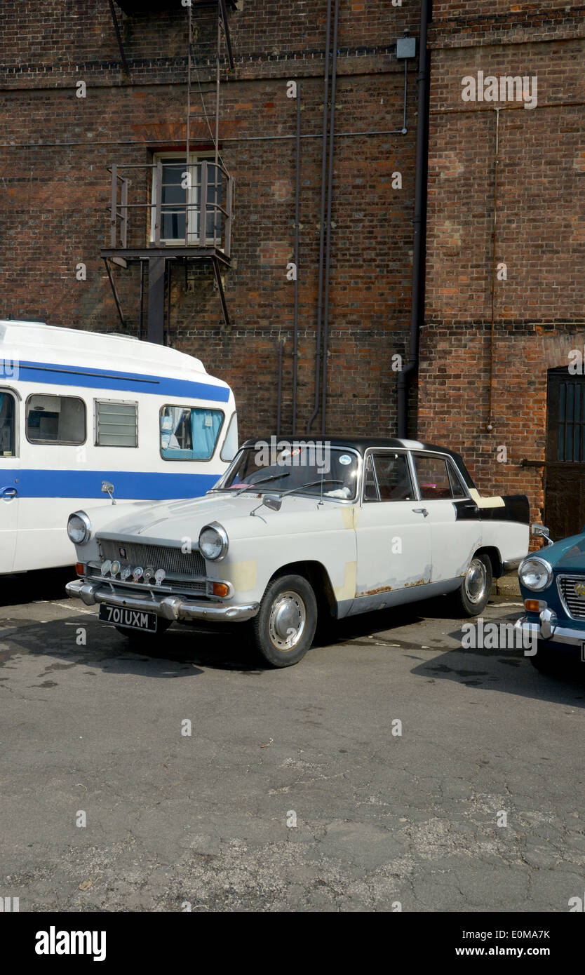 Chatham Dockyard classic car show Stock Photo - Alamy