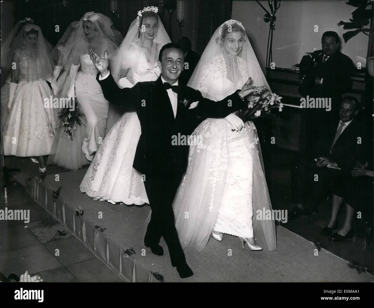 May 05, 1954 - With trip steps: The king of fashion of Italy Emilio ...