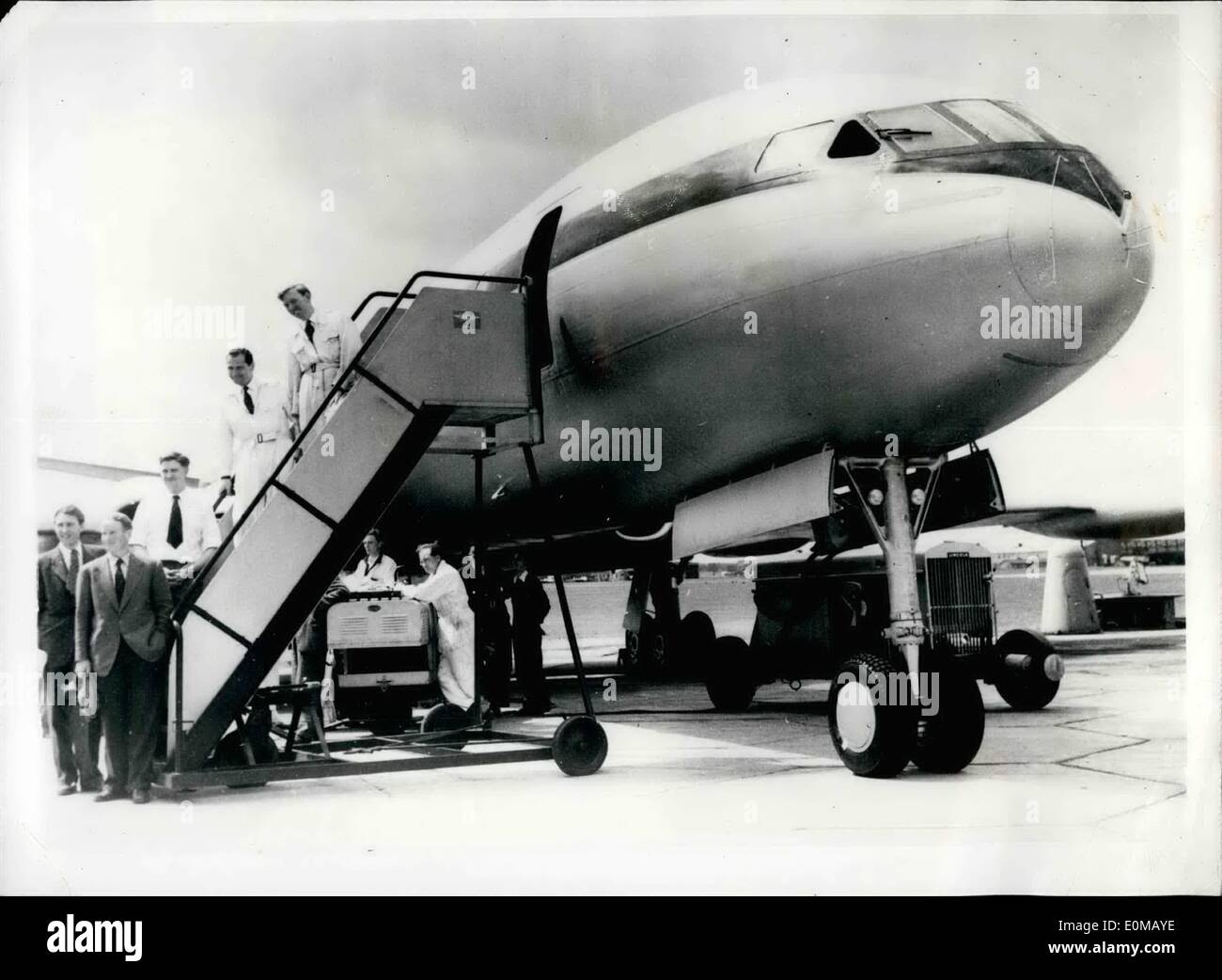 Jul. 07, 1954 - The ''Comet III'' takes to the air. Britain's latest ...