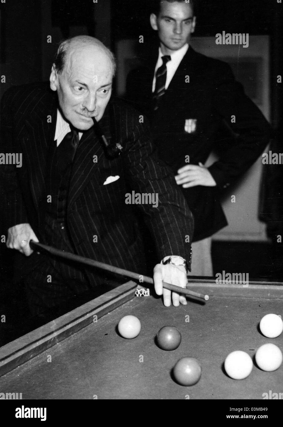 Prime Minister Attlee plays pool at Meridian club Stock Photo - Alamy