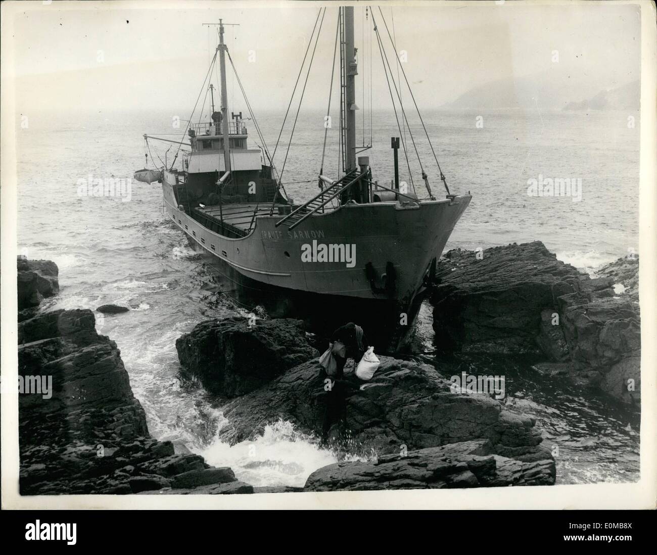 Ship on the rocks hi-res stock photography and images - Alamy