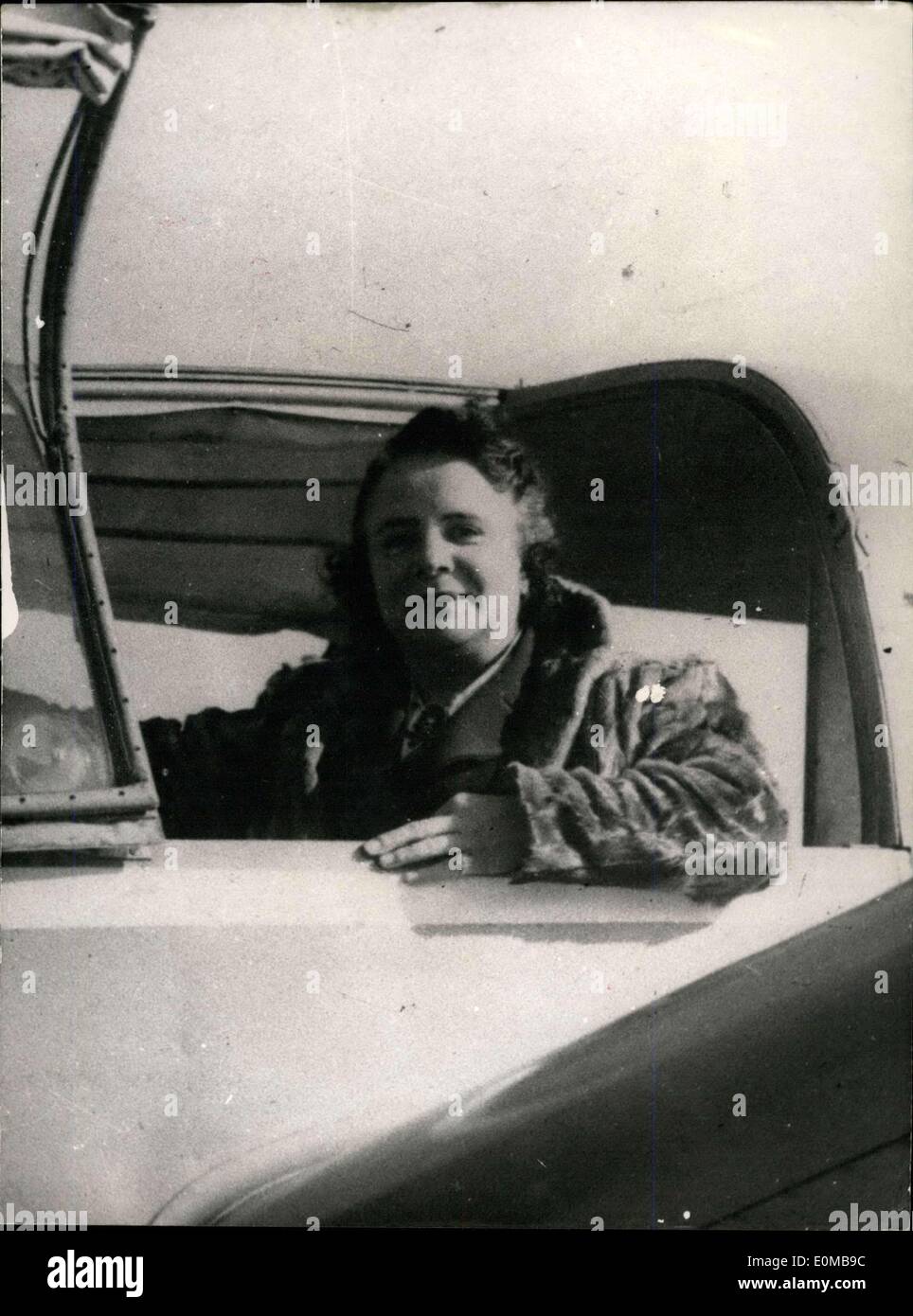Jul. 08, 1954 - French Woman Pilot sets up new International Record ...