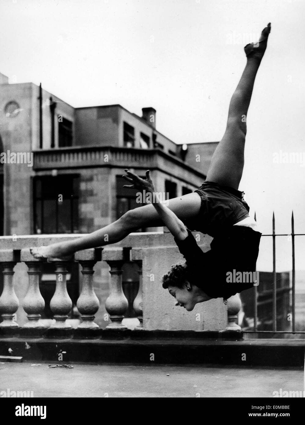 May 27, 1954; London, England, UK; Acrobatic dancer SALLY BARNES ...