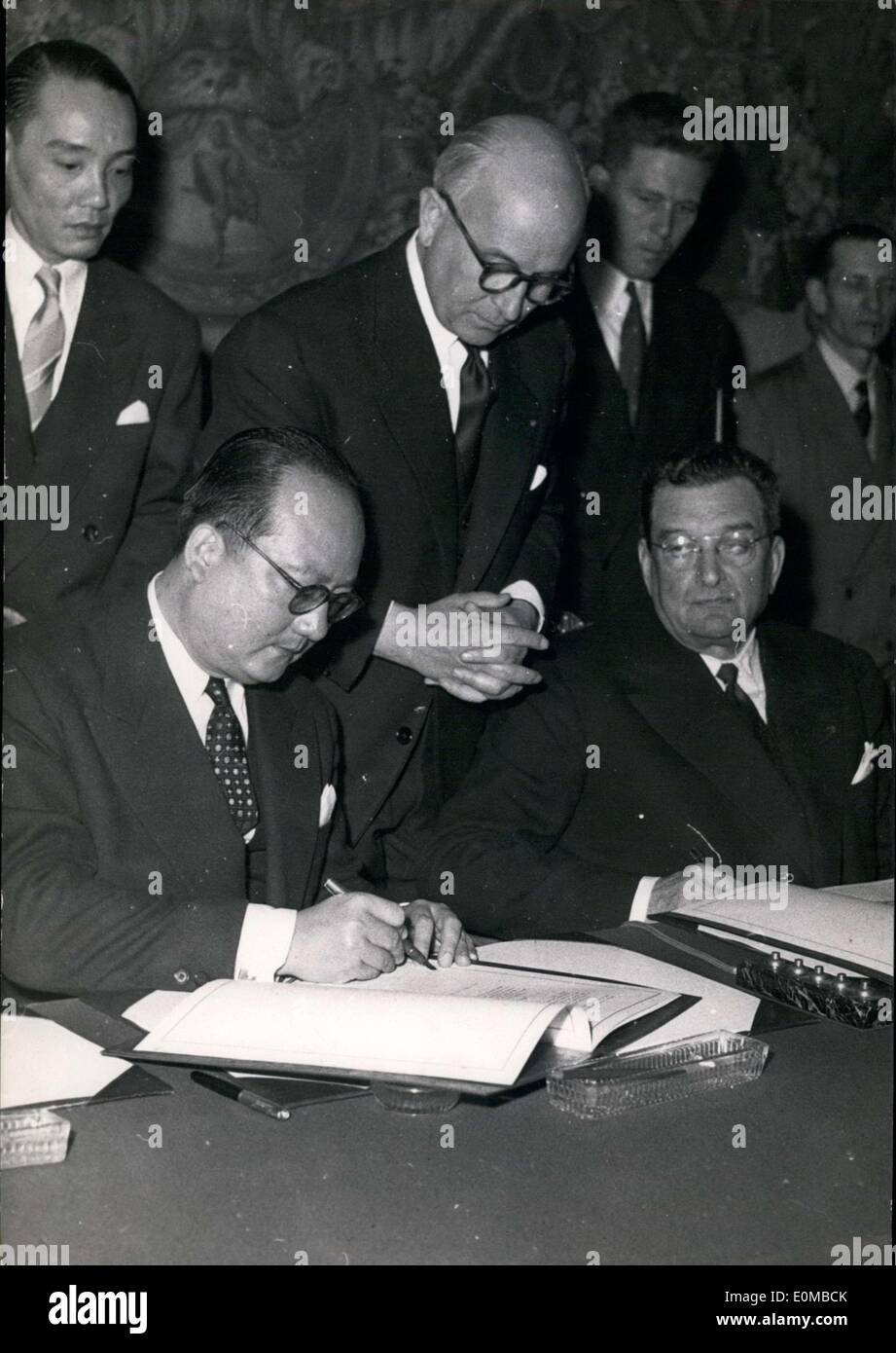 Jun. 04, 1954 - President of Vietnam Buu Loc signs a treaty with France ...