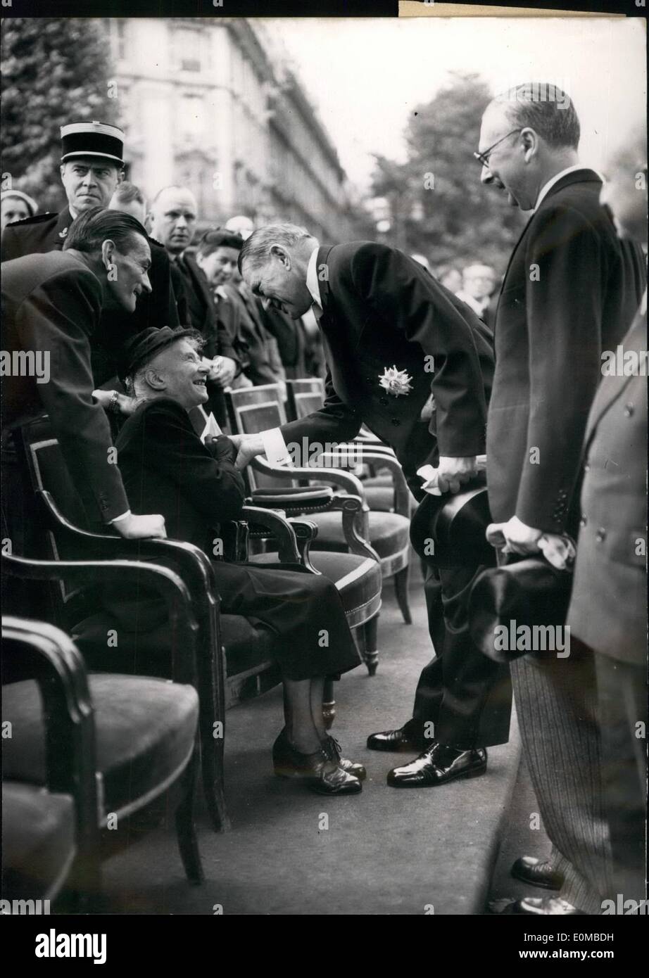 Jun. 06, 1954 - President coty unveils general margins statue ...