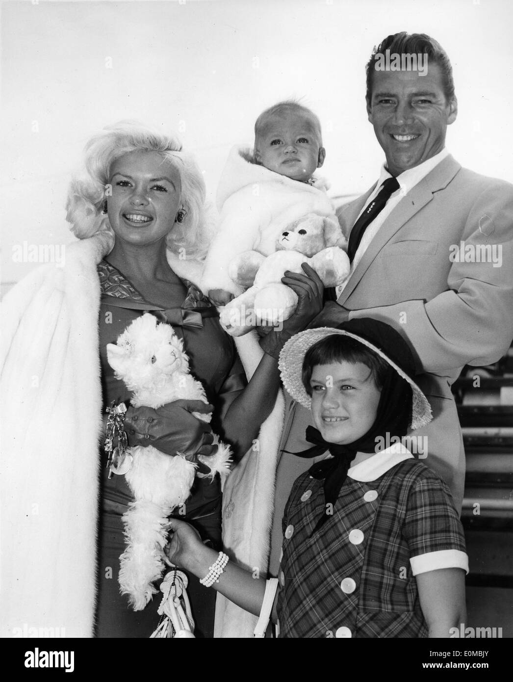 Actress Jayne Mansfield and family arriving in London Stock Photo - Alamy
